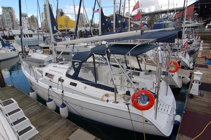 '04 Hunter 36 - SOLD - Specialty Yachts