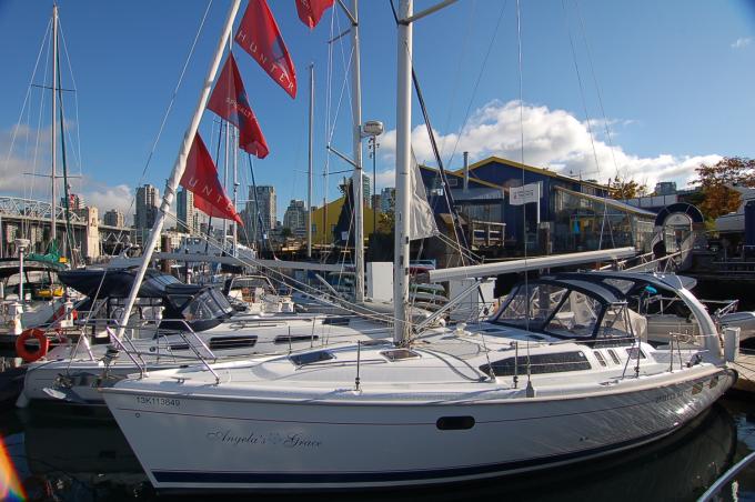 1999 Hunter 380 SOLD - Specialty Yachts