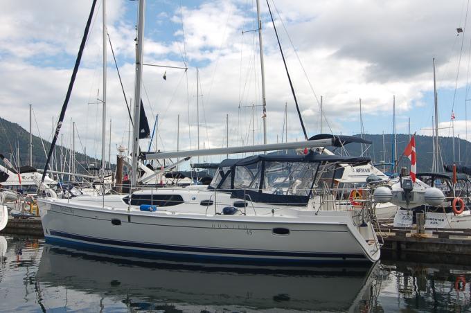 Hunter 45 Deck Salon - SOLD - Specialty Yachts